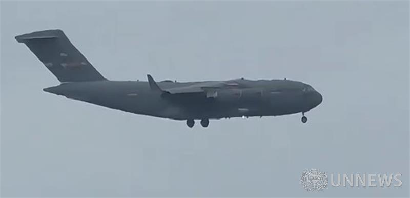 대형 군용 화물기가 앨리게이터 알카트라즈 섬으로 도착하는 모습이 포착되었습니다. | UNnews 유엔뉴스 유엔신문